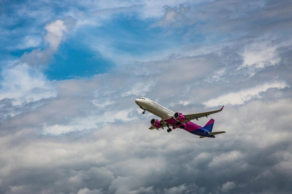 Wizz Air hand luggage allowance 2026: free 40x30x20cm bag